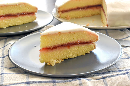 Sponge Cake vs Pound Cake: How Are They Different?